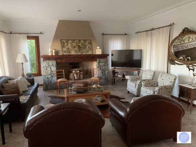 Casa en Venta por Silvina Flores Real Estate - Country Sierra de Tandil