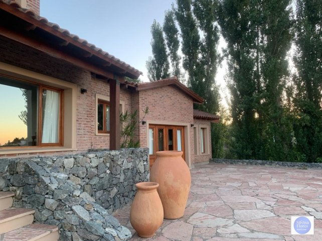 Casa en Venta por Silvina Flores Real Estate - Country Sierra de Tandil